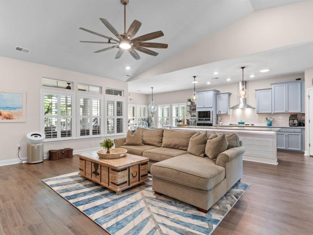 830 Kingfisher Dr