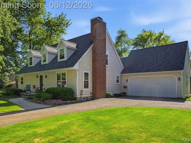 830 Hemingway Rd, Orion, MI 48362