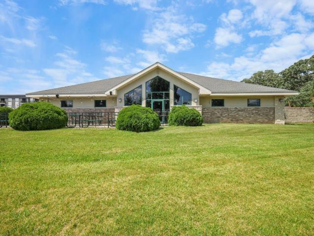 830 Oregon Center Drive