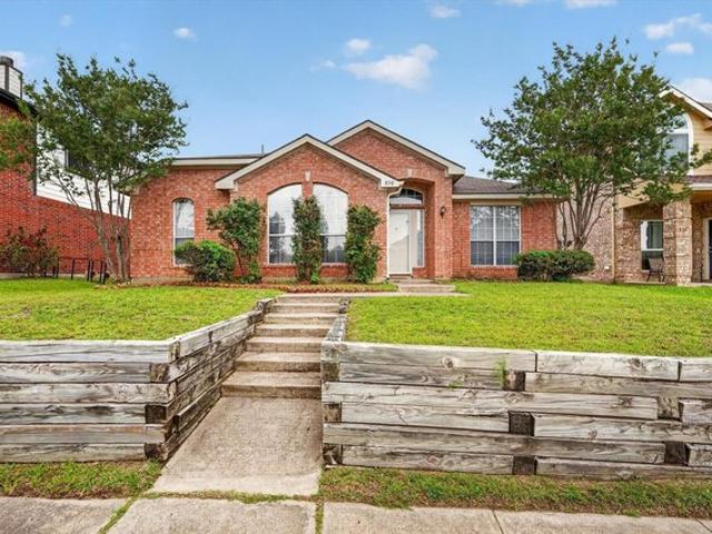 830 Orian Dr, Mesquite, TX 75181