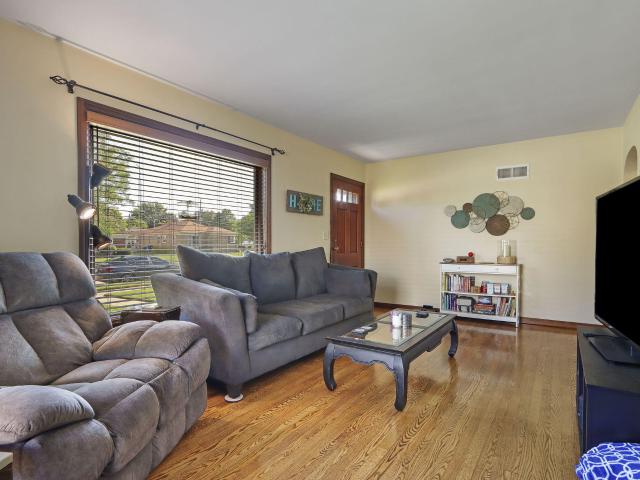 830 Lombard Ave