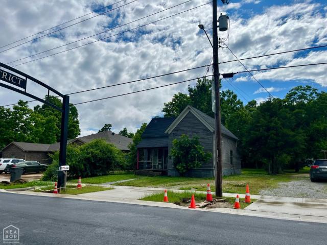 830 N 4Th Street
