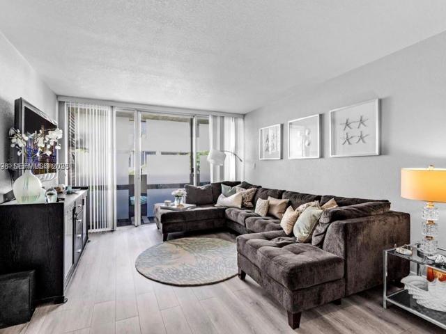 830 NW 87th Ave, Unit 303, Miami, FL 33172 | MLS #A11958