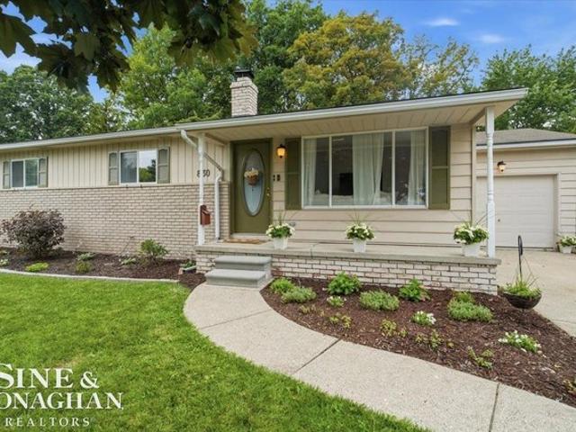 830 S 12th St, Saint Clair, MI 48079