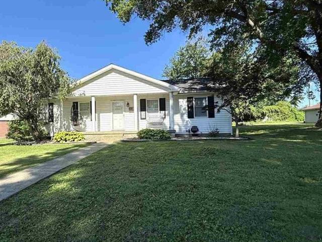 830 S Combs St, Dugger, IN 47848