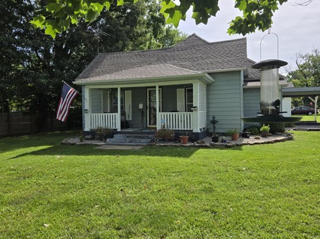 830 S Park Ave, Aurora, MO 65605
