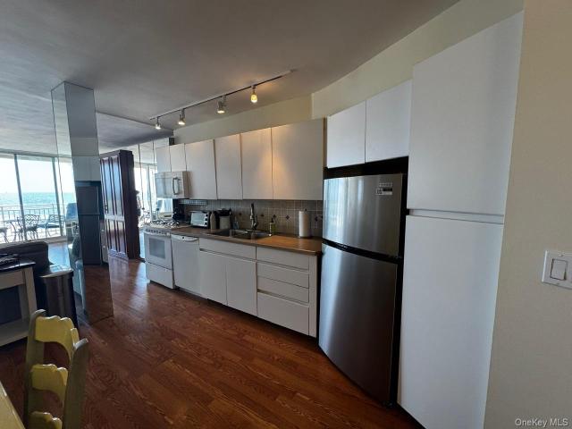 830 Shore Road 4M