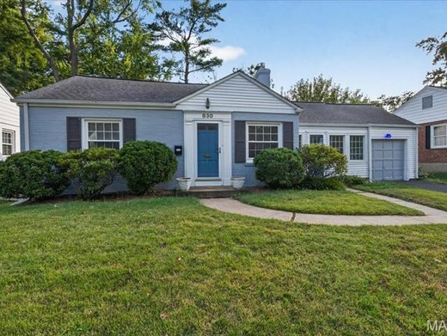 830 Victoria Pl, Glendale, MO 63122