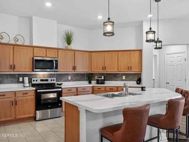 8314 Hawkes Meadow Dr, Jacksonville, FL 32219