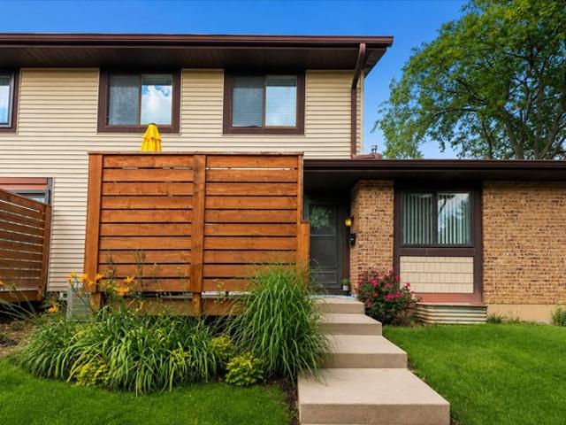 8314 Portsmouth Dr Unit 30, Darien, IL 60561