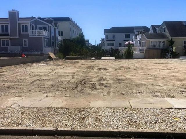 8314 Sunset Dr, Stone Harbor, NJ 08247