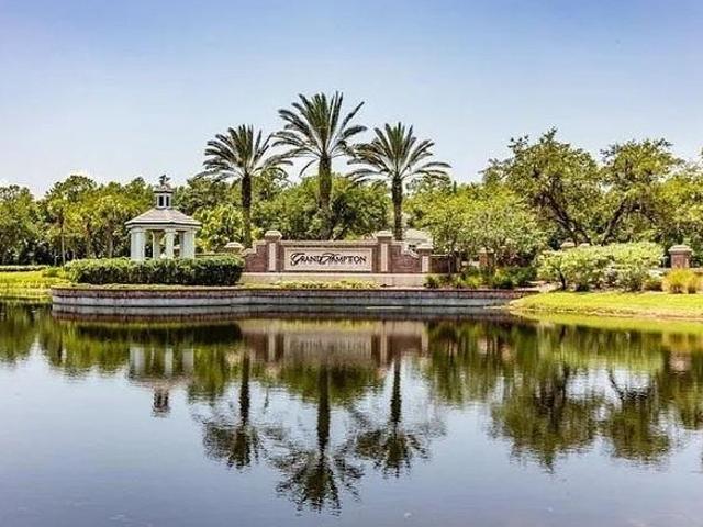 8314 Windsor Bluff Dr, Tampa, FL 33647