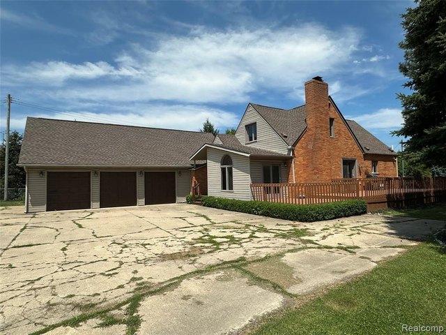 8315 Hilton Rd, Brighton Township, MI 48114