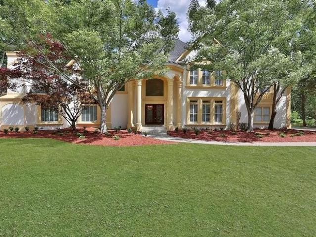 8315 Sentinae Chase Dr, Roswell, GA 30076