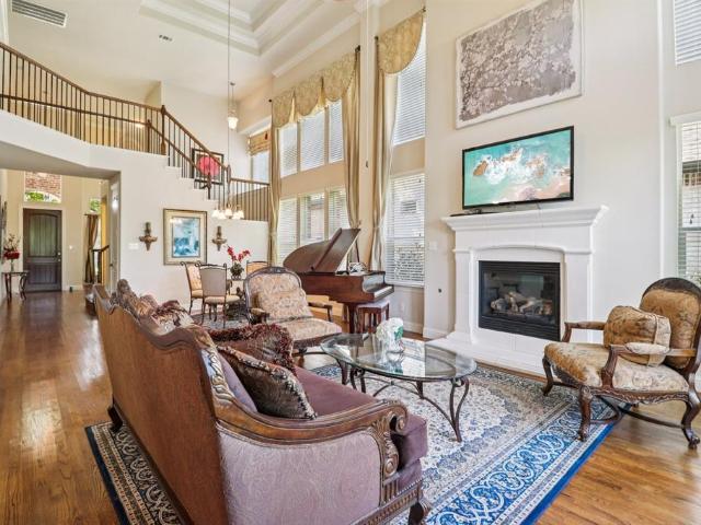 8316 Lindsay Gardens