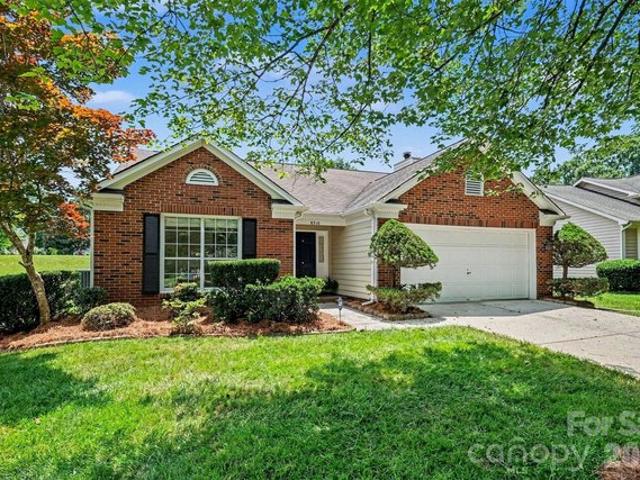 8316 Rhian Brook Ln, Charlotte, NC 28216