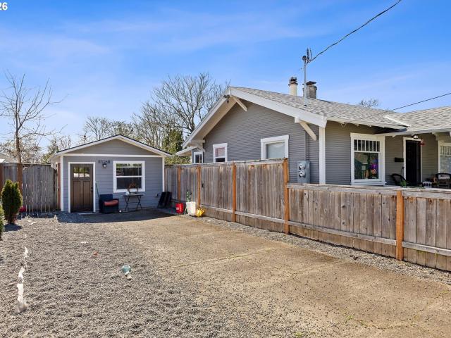 8316 se raymond ct