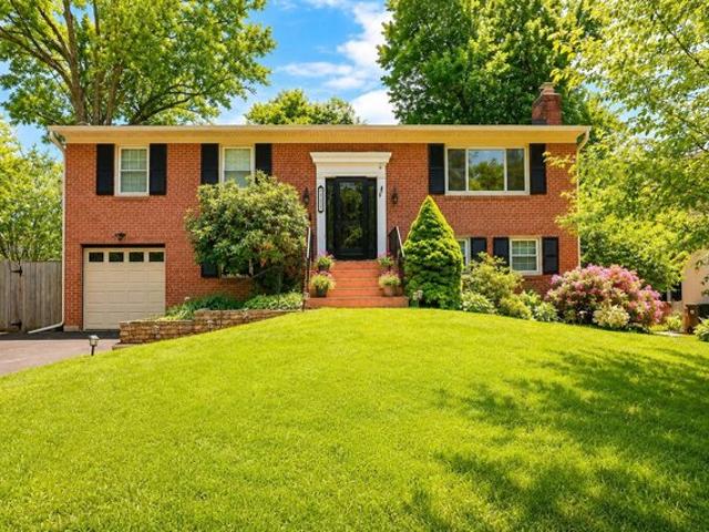 8317 Cherry Valley Ln, Alexandria, VA 22309