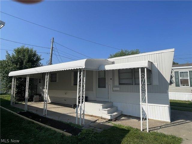 8317 Russell Ln, Cleveland, OH 44144