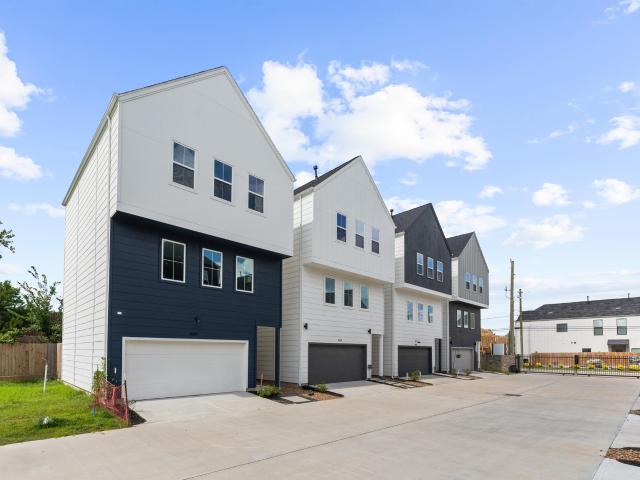 8317 Springwood Dr, Houston, TX 77055 | MLS #95054 | Compass