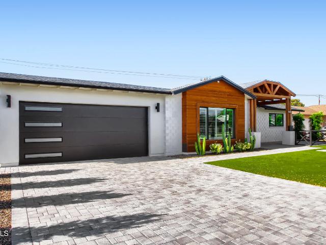 8318 E SELLS Drive