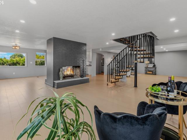 8318 se middle way