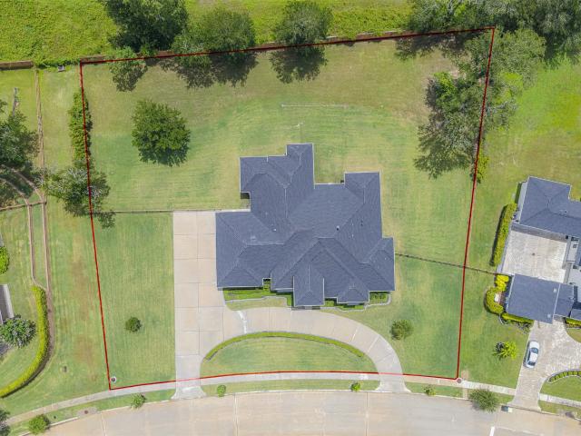 8318 Woods Hollow Trail
