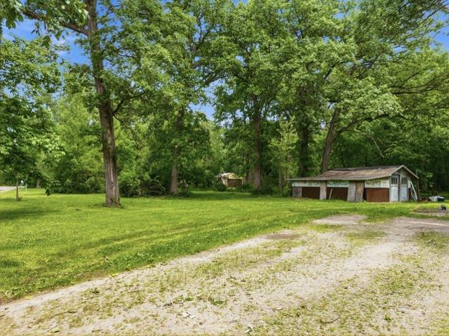8319 Fox River Rd, Waterford, WI 53185