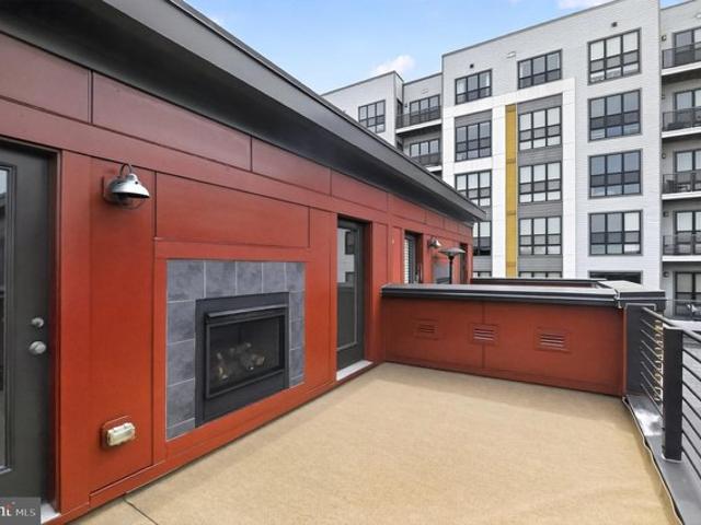 8319 Looking Glass Way, Fairfax, VA 22031