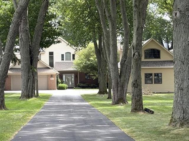 8319 River Rd, Marine City, MI 48039