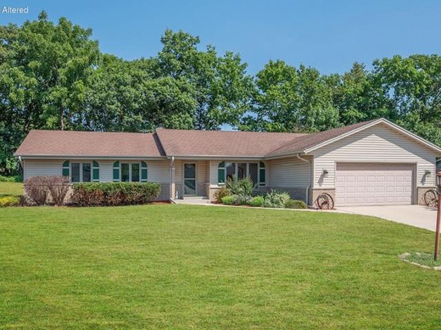 8319 S Woodridge Dr, Oak Creek, WI 53154