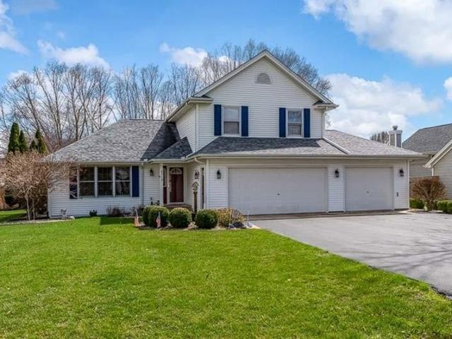8319 Woodbridge Ln, Machesney Park, IL 61115