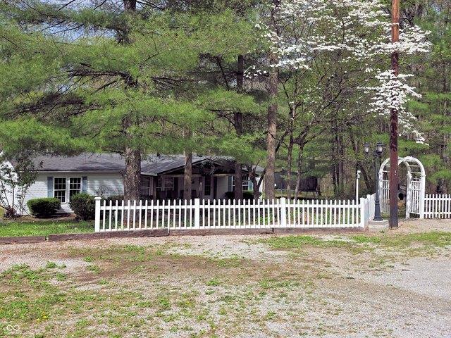 8310 N Dog Trot Ln, Morgantown, IN 46160