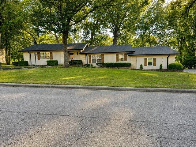 8310 Interlochen Dr, Nixa, MO 65714