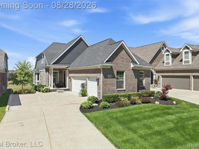 8310 Stoney Creek Dr, Green Oak Township, MI 48178