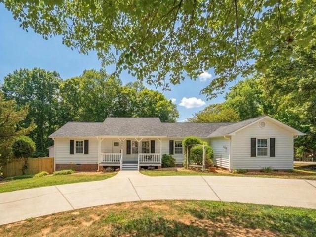 8311 Mapleway Ln, Greensboro, NC 27455