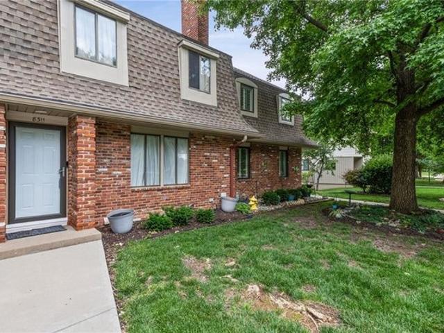 8311 NW Waukomis Dr, Kansas City, MO 64151