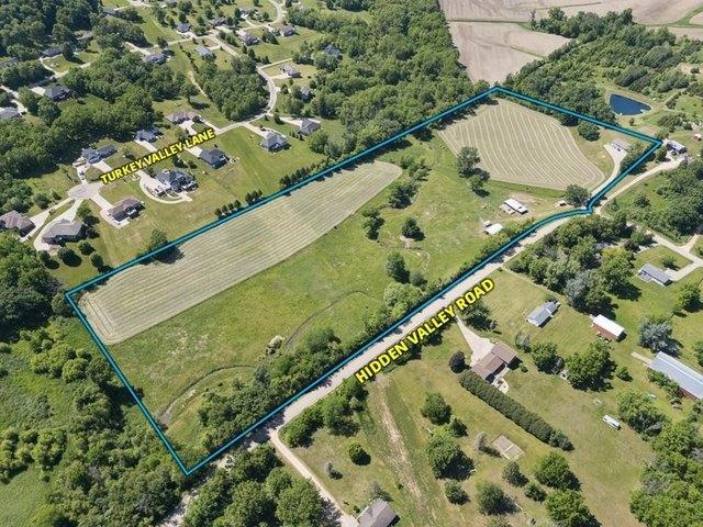 8311 Hidden Valley Rd, Dubuque, IA 52003