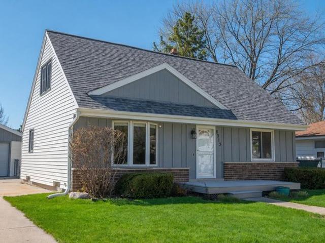 8313 N 105th St, Milwaukee, WI 53224