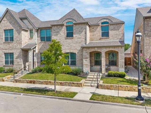 8313 Cotton Belt Ln, North Richland Hills, TX 76182