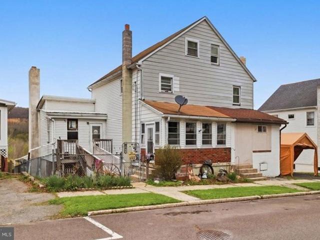 831 833 E Ridge St, Lansford, PA 18232