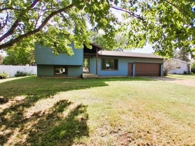 831 Cummings Ln, Saint Cloud, MN 56301