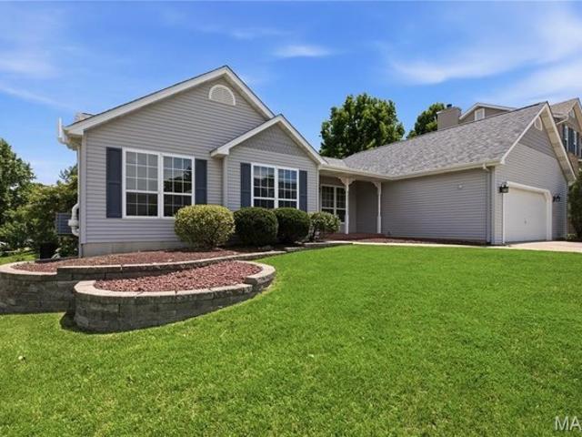 831 Glencorse Dr, Saint Peters, MO 63304