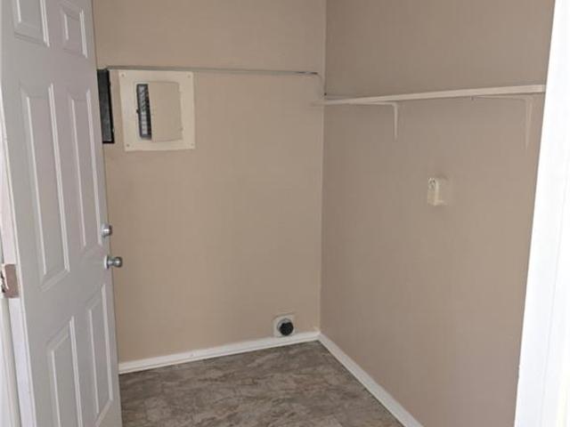 831 Devonshire CT