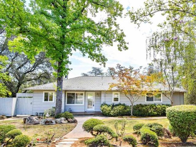 831 E Oakside Dr, Sonora, CA 95370