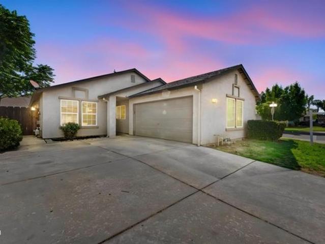 831 Emily St, Turlock, CA 95380