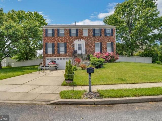 831 Hunters Dr, Woodbury, NJ 08096