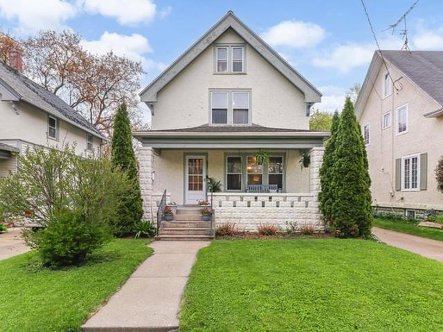 831 Oakland Ave, Waukesha, WI 53186