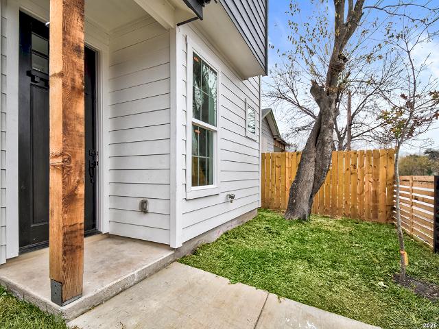 831 Montezuma St, San Antonio, TX 78207 | MLS #1938 | Compass