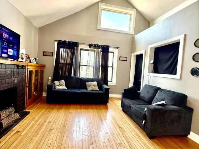 831 N Ashland Ave, Unit 2, Chicago, IL 60642 | Compass